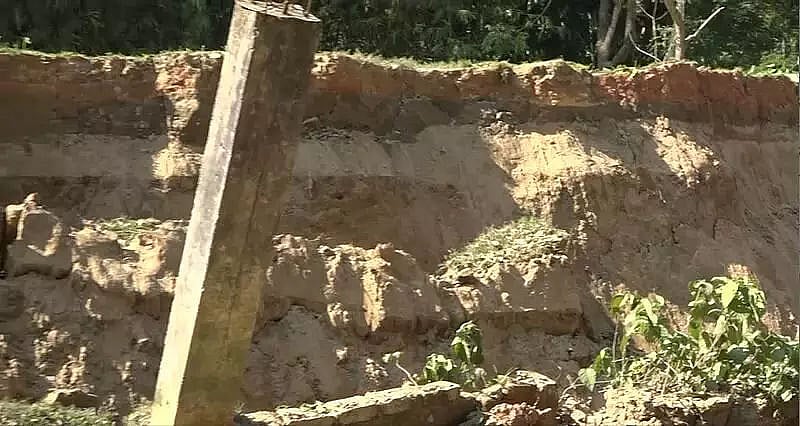 Assam: Massive Soil Erosion Caused by a River Triggers Panic Among Locals