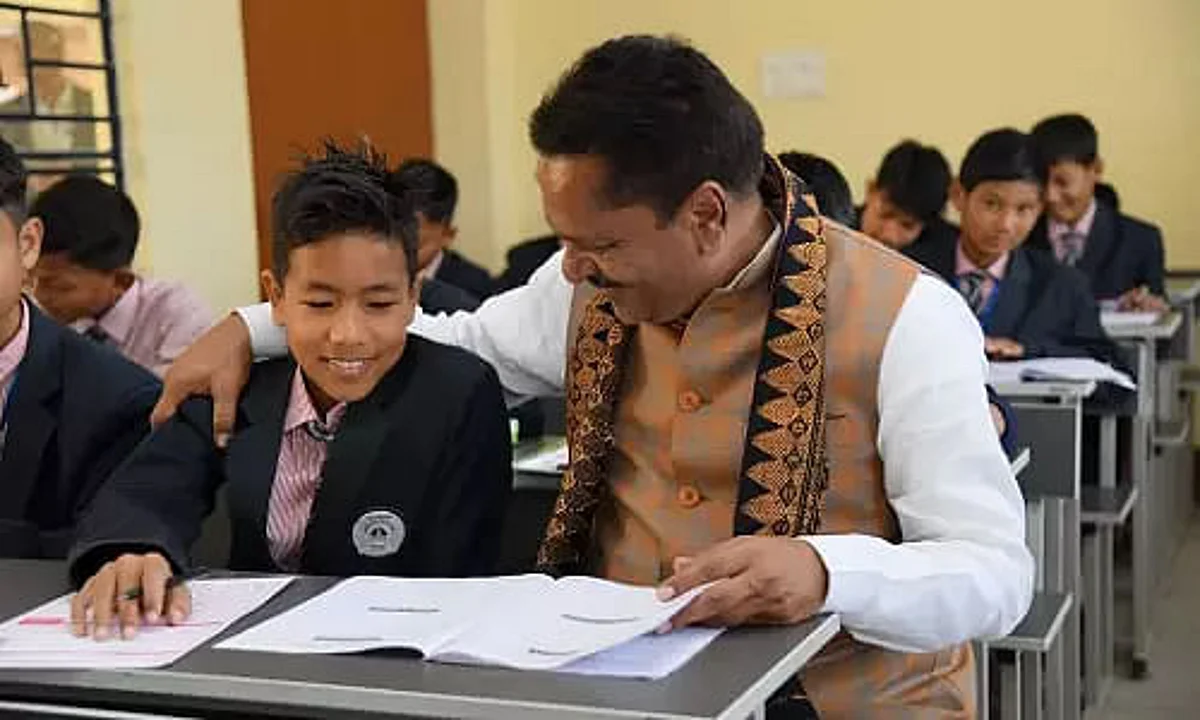 Minister of Housing & Urban Affairs Ashok Singhal visits schools in ... Minister of Housing & Urban Affairs Ashok Singhal visits schools in ...