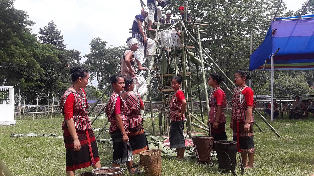 Hen-up Ahi Kebi Celebrated in Hamren