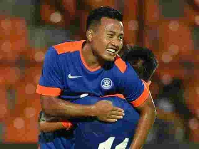 Jeje Lalpekhlua conveys ‘big salute to medical staff’