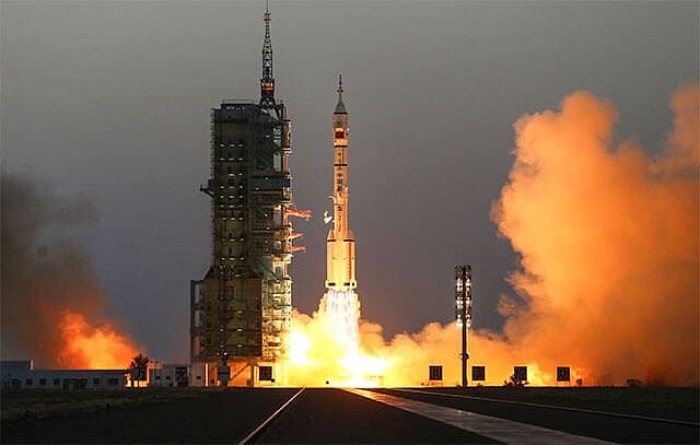 China Developing New-Generation Manned Rocket, Spacecraft