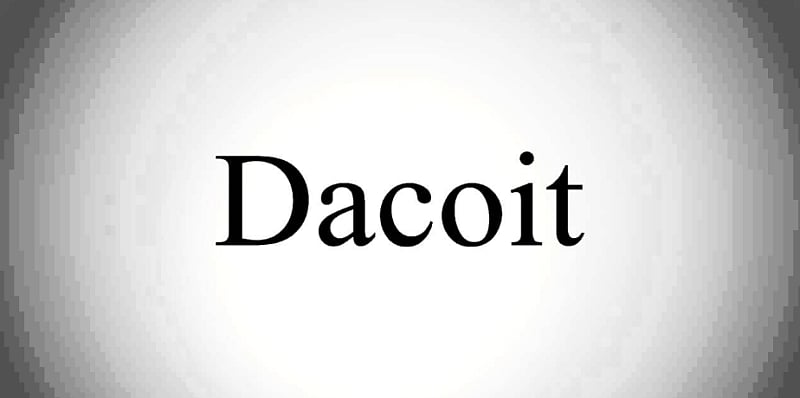 Dacoits loot cash and orments