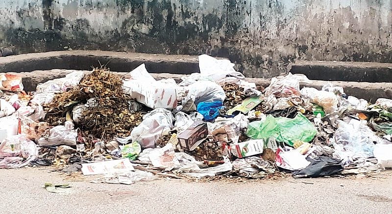 Assam: Illegal garbage disposal raises concern in Nalbari town