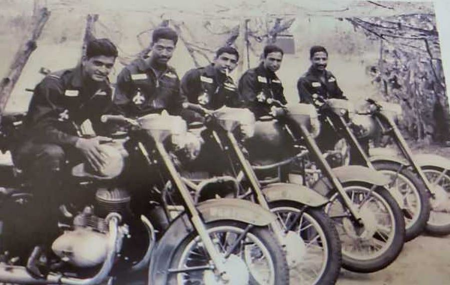 Veteran Indian Air Force pilots relive 1971 photo; image goes viral