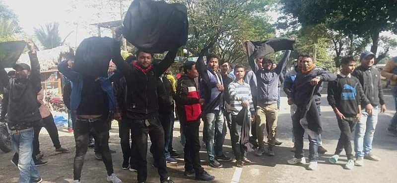 Minister Naba Doley and MP Pradan Baruah shown black flags by AASU in ...