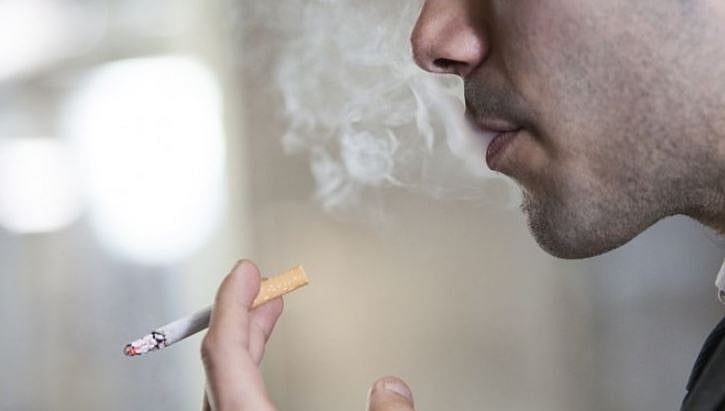 Sad people prone to become chain smokers: Harvard University