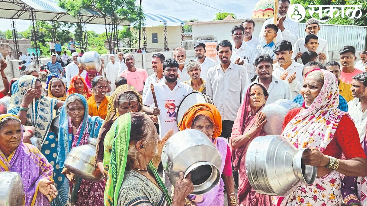 ग्रामपंचायत सदस्य, कर्मचऱ्याला कोंडले! पाणीटंचाईमुळे निमगाव मढ येथे ...