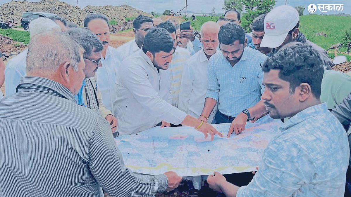 Farmer Compensation : शेतकऱ्यांना जास्त नुकसान भरपाई मिळवून देऊ; सम्राट ...