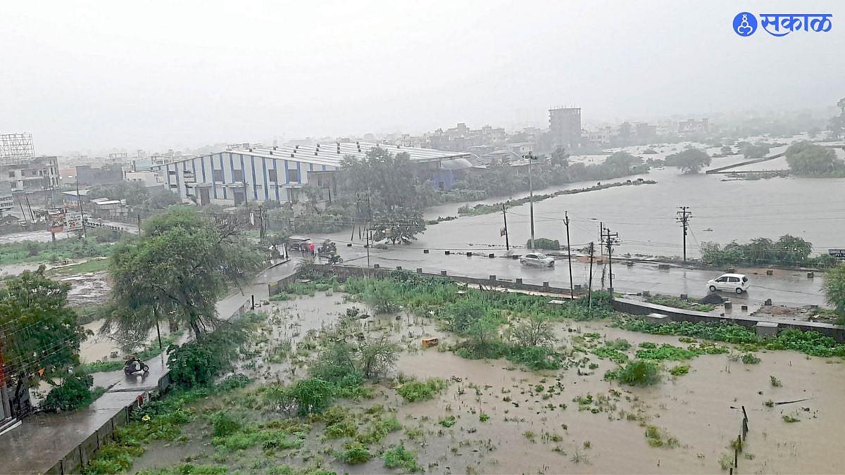 nagpur flooded with heavy rain water entered in house complex traffic ...