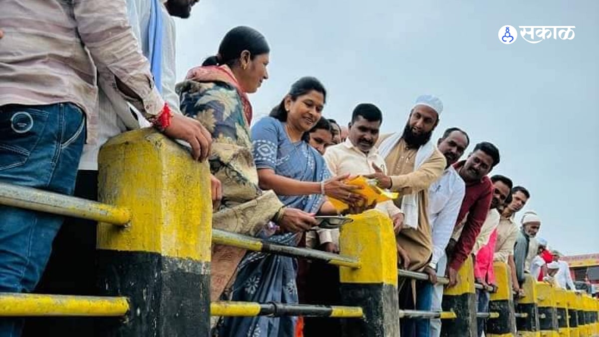 Phulambri: गिरीजा नदीची साडी चोळीने भरली ओटी, अनुराधा चव्हाण यांनी केले ...