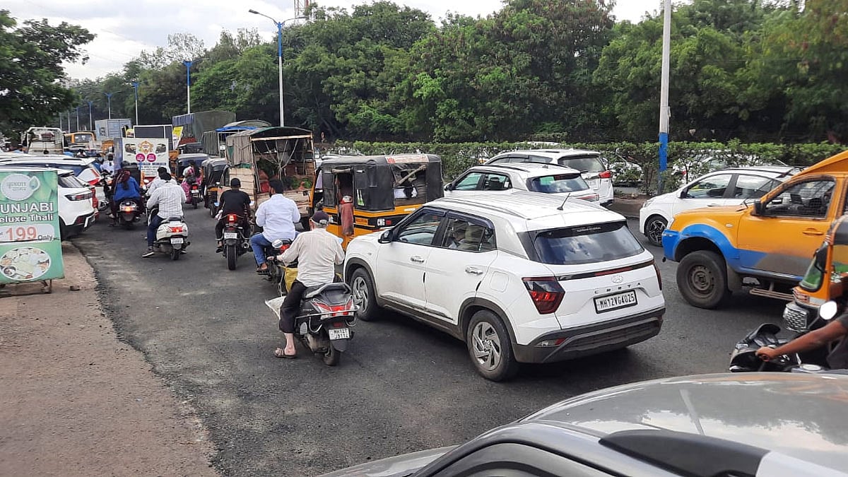 Hadapsar Traffic Issue : हडपसरचे वाहतूक नियोजन होईना, रोजच्या कोंडीने ...