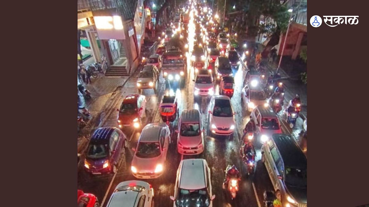 Pune Traffic: अडीच किलोमीटर वाहनांच्या रांगा; वारजे हायवे चौक ते शिवणे ...