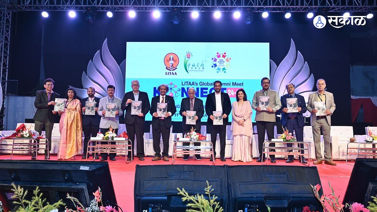 LIT Alumni : मुख्यमंत्री देवेंद्र फडणवीस यांनी एआय व रोबोटिक्ससाठी ...