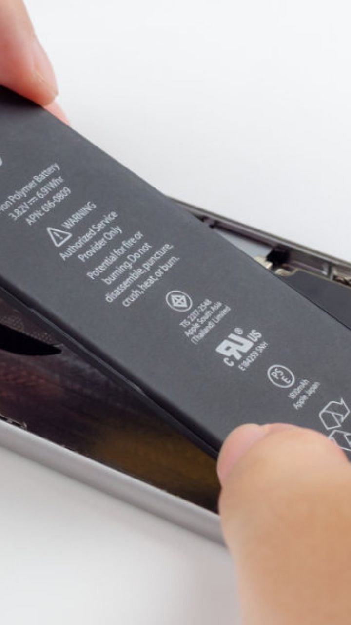 Reason why smartphone companies are removing removable batteries from ...