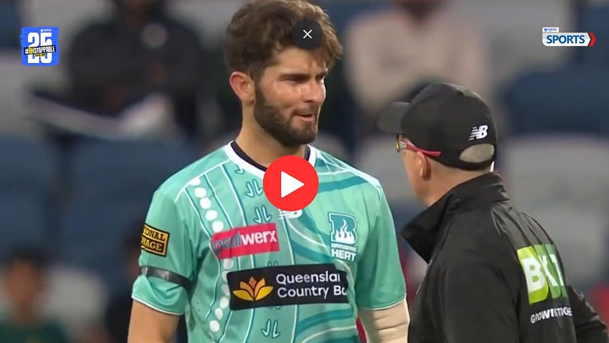 SHAHEEN AFRIDI STOPPED FROM BOWLING MID-OVER IN BBL MATCH | UMPIRE TAKE ...