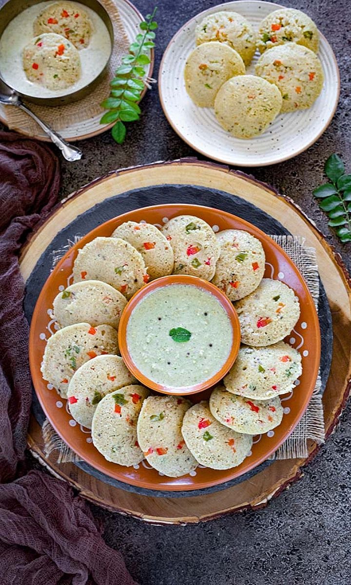 Masala Idli Recipe: साध्या इडलीला म्हणा बाय-बाय! झटपट बनवा मसाला इडली ...