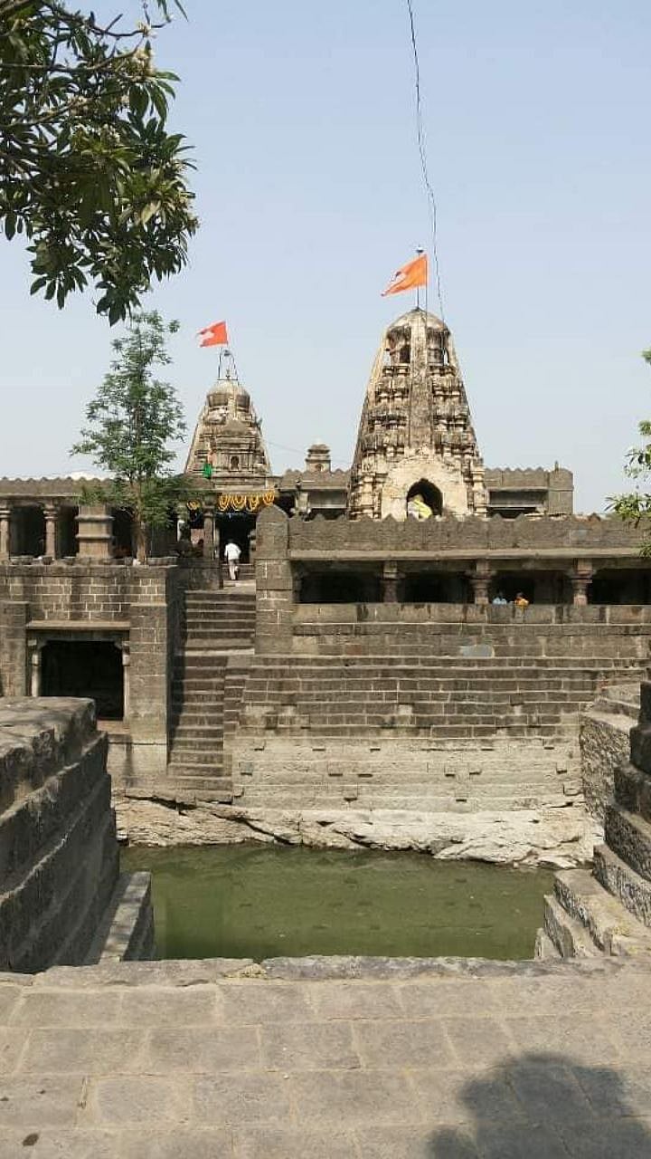 महाराष्ट्रातील 'हे' रहस्यमय मंदिर! मूर्तींवर हात फिरवताच उमटतात सप्तसूर ...