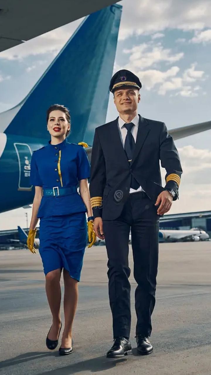 What are men who work on flight called? | फ्लाइटमध्ये काम करणाऱ्या ...