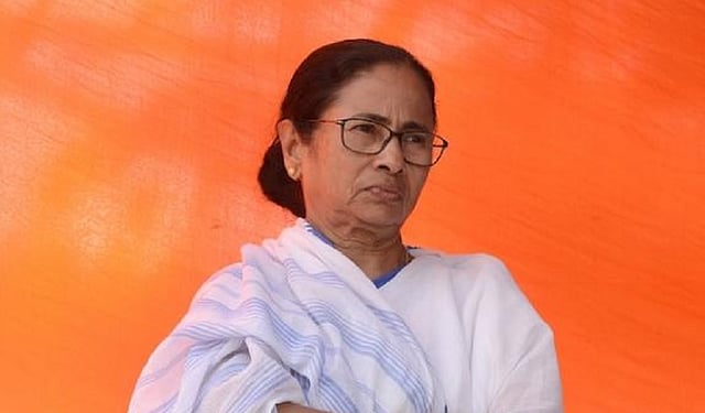 Mamata Banerjee : पुतण्याच्या बचावासाठीच ममतांकडून मोदींचं कौतुक ...