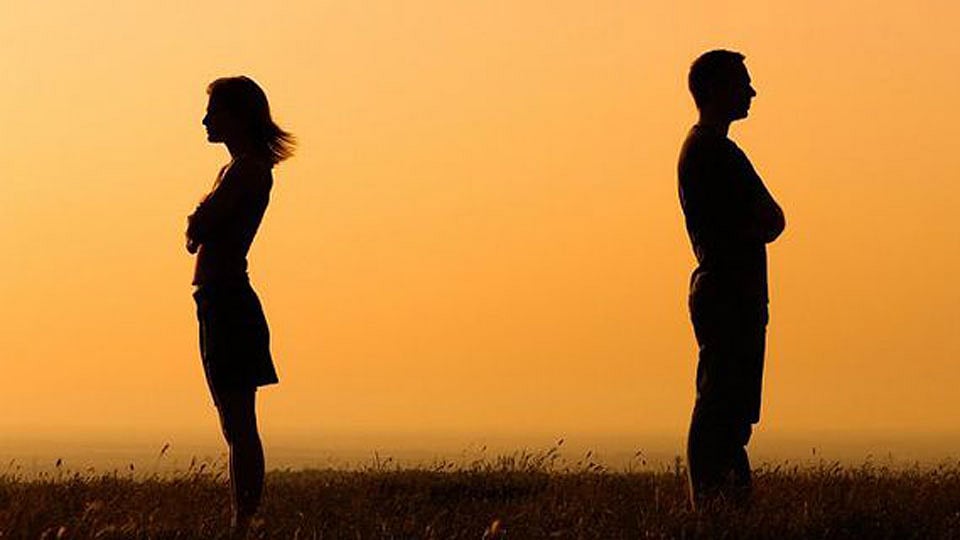 Divorce : उच्चशिक्षित दांपत्याचा पहिल्याच सुनावणीमध्ये घटस्फोट highly ...