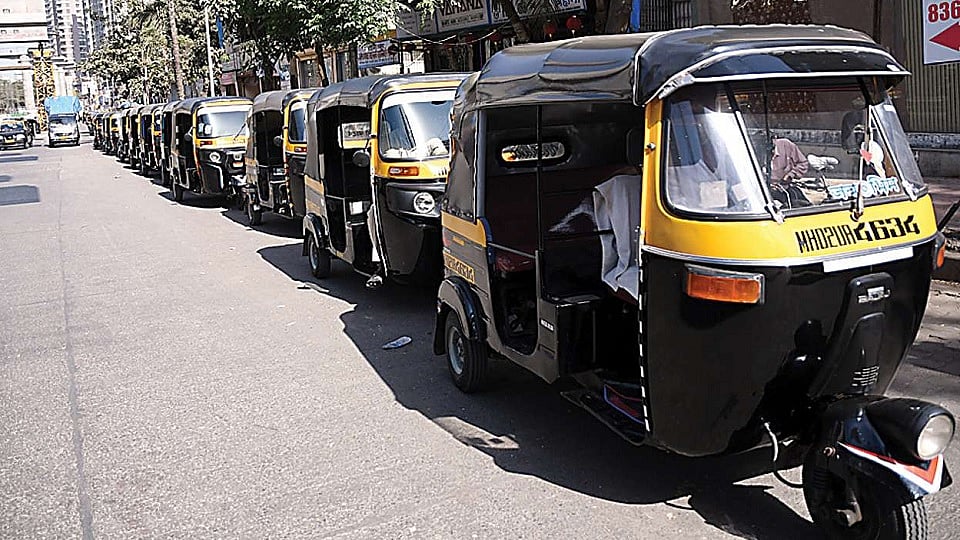 नवीन रिक्षा परवाने बंद; पुणे RTOकडून मोठा निर्णय | Auto Rickshaw Permit ...