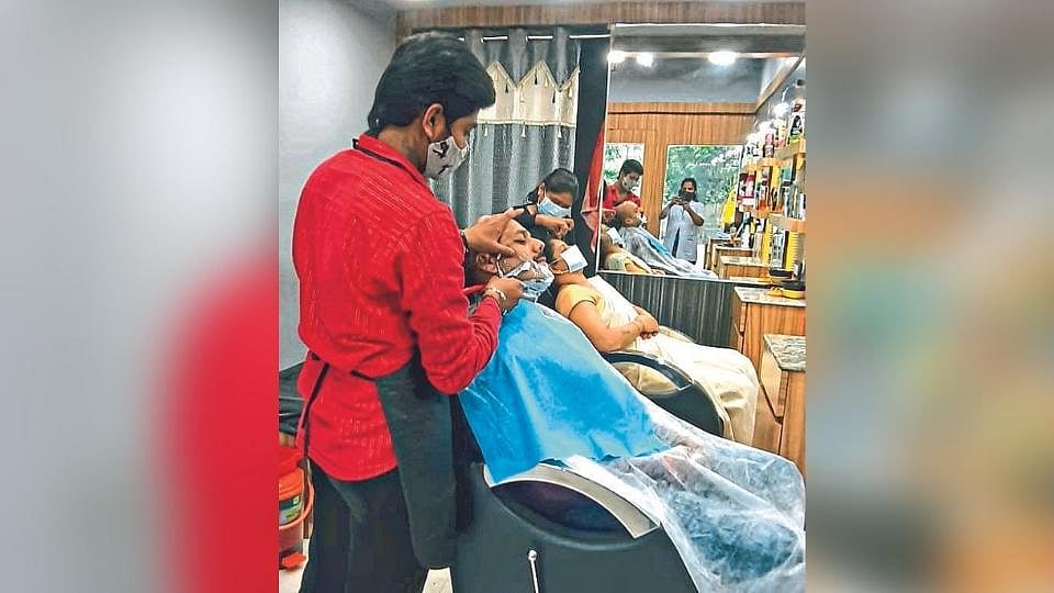 सलून अन् ब्यूटी पार्लर व्यावसायिकांची दरवाढ; बैठकीत महत्वपूर्ण निर्णय ...