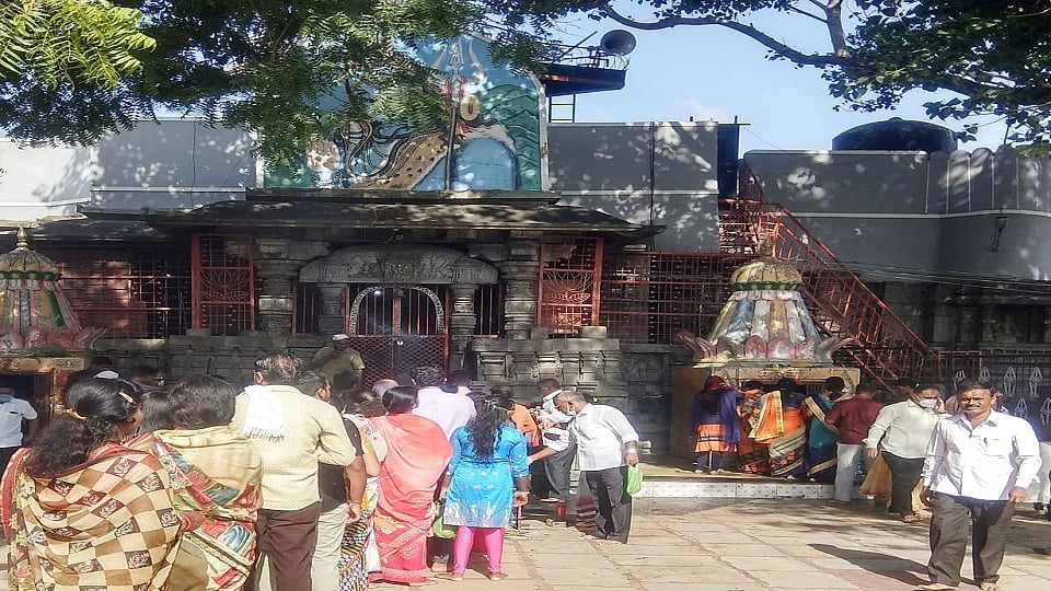'कोरोना'मुळे शंभो महादेवाचे 'मुख दर्शन' ही होईना!