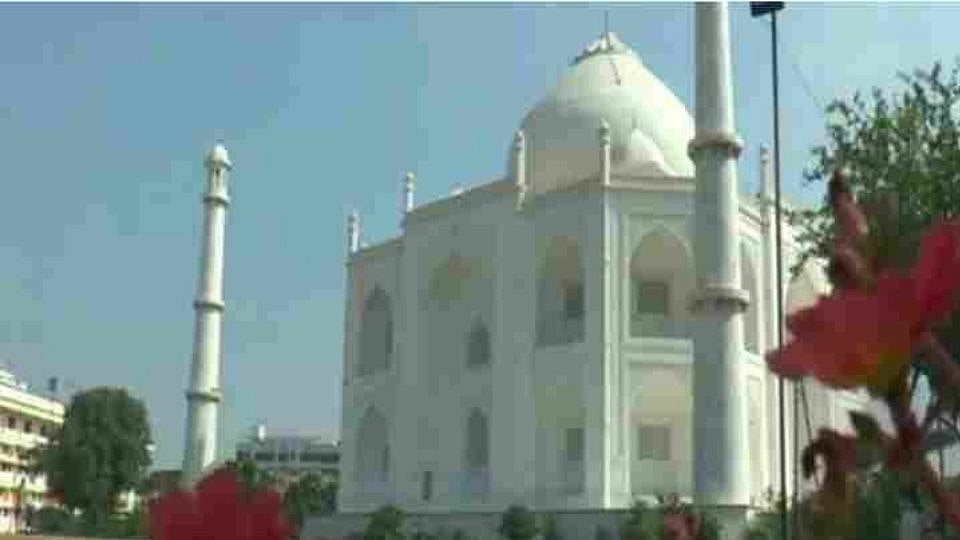 प्रेमासाठी कायपण! पत्नीसाठी बांधलं हुबेहूब ताज महालासारखं घर | Taj mahal