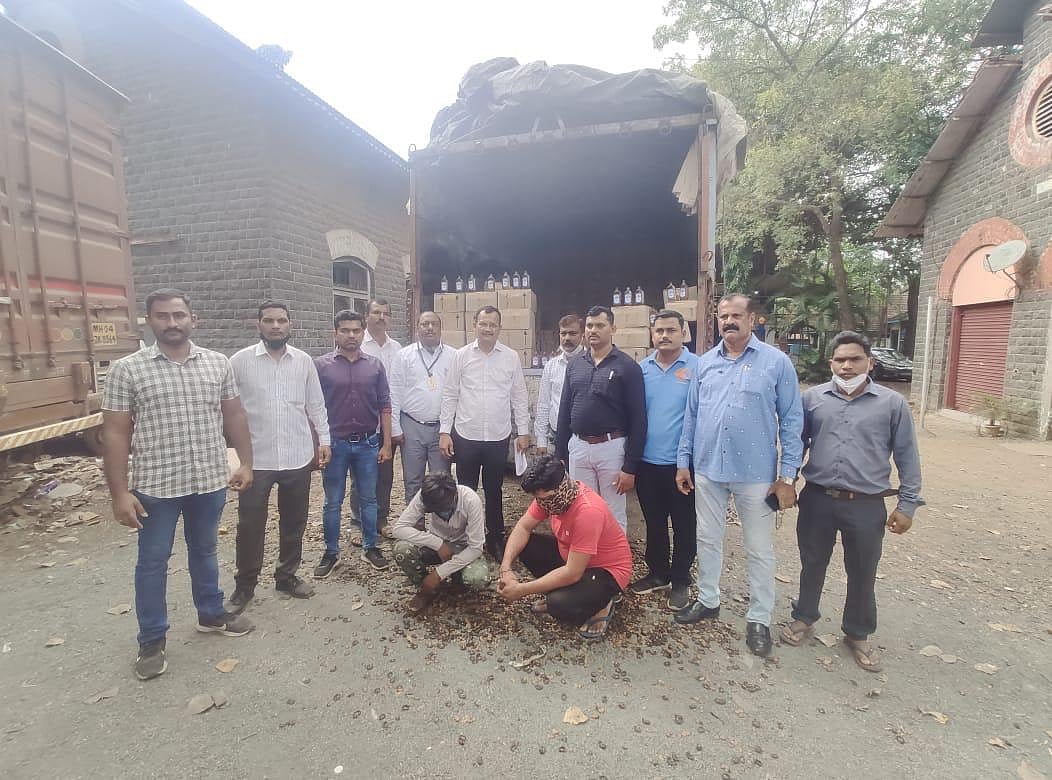 मुंबईत विक्रीसाठी आणण्यात येणारी एक कोटीची अवैध दारु जप्त | Mumbai ...