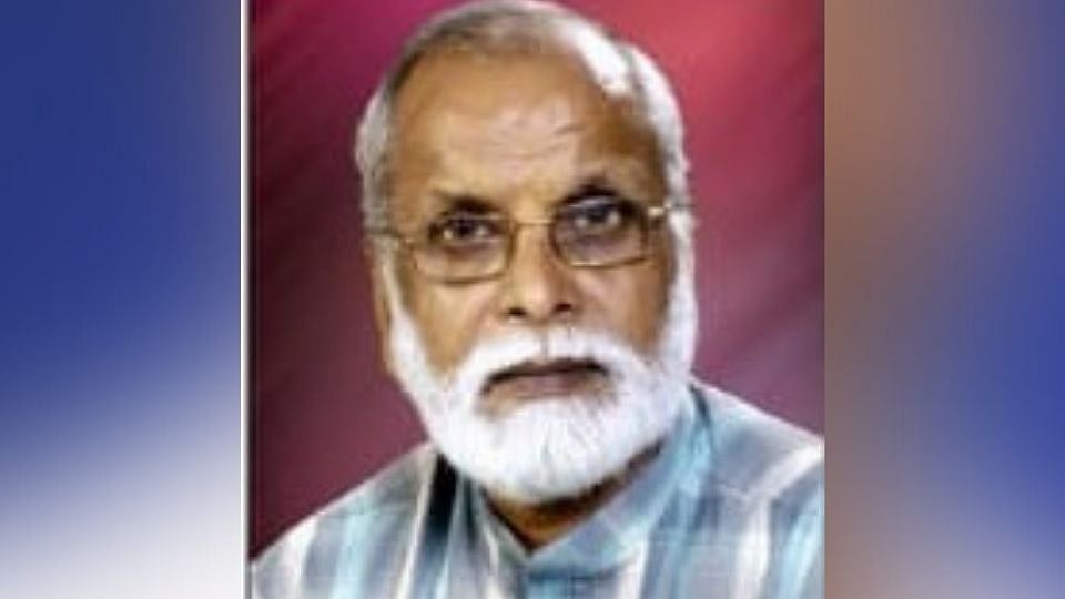 ज्येष्ठ दिग्दर्शक,कलामहर्षी बाबूराव पेंटर फिल्म सोसायटीचे अध्यक्ष ...