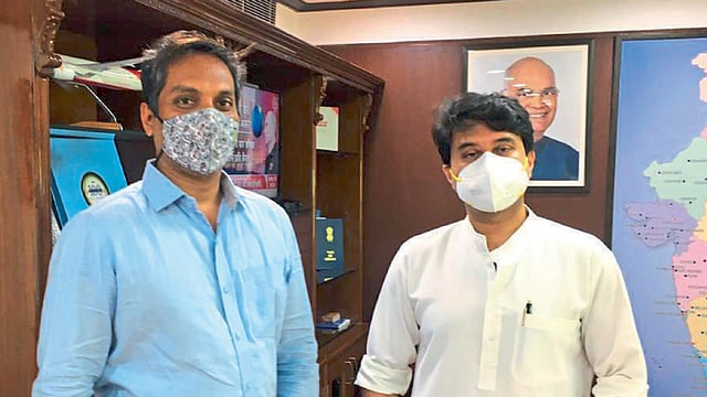 कोल्हापूर विमानतळाला सुविधा द्या - सिद्धार्थ शिंदे