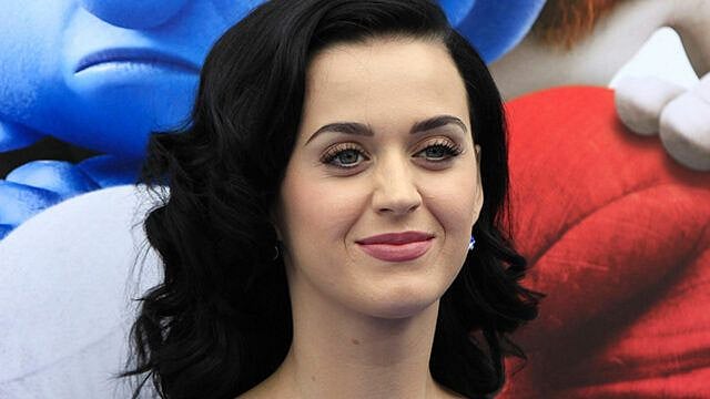 Video Viral: लाईव्ह परफॉर्मन्स सुरु असताना केटी पेरी सोबत जे घडलं ते ...