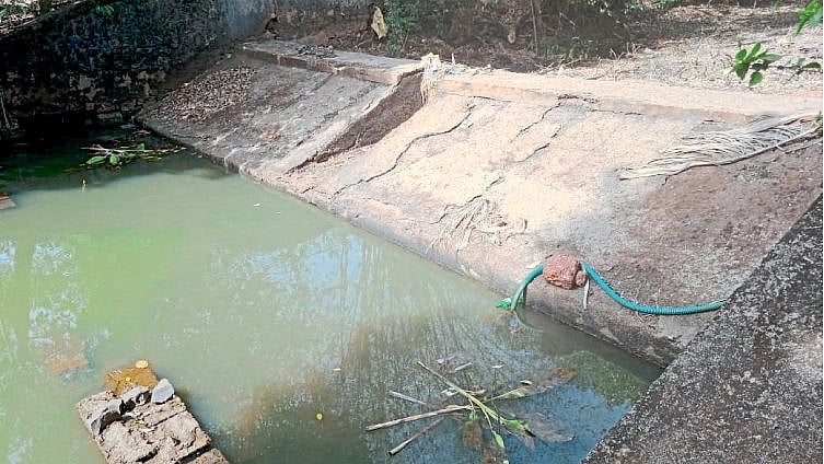 रत्नागिरी : सिमेंट नाला बंधाऱ्याची दुरवस्था