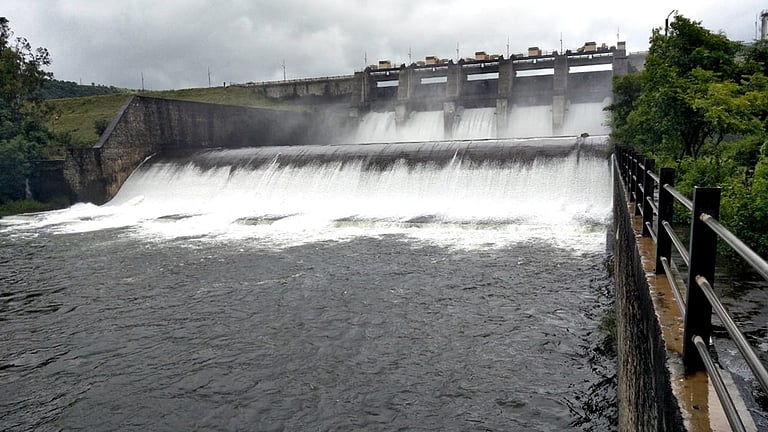 चास कमान धरणाची पाचही वक्र दारे उघडली; नागरिकांना सतर्कतेचा ईशारा
