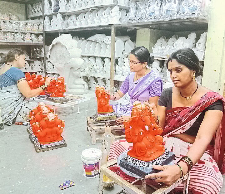 Nashik : गणपती मूर्ती तयार करण्याच्या कामास वेग