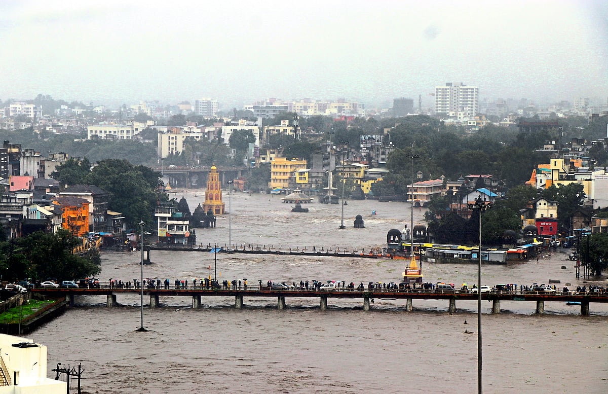 Nashik Flood: नाशिकला पावसाने झोडपले; गोदावरीला पूर