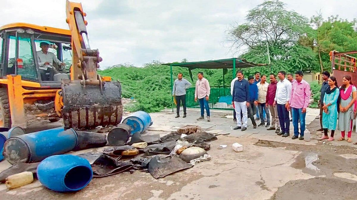 जालन्यात पाच हातभट्ट्यांवर छापा