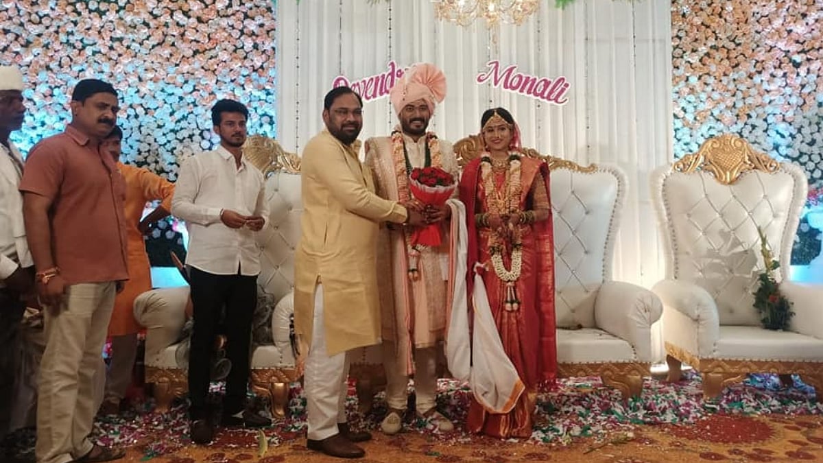 अपक्ष आमदार देवेंद्र भुयार अडकले विवाहबंधनात, पाहा PHOTOS