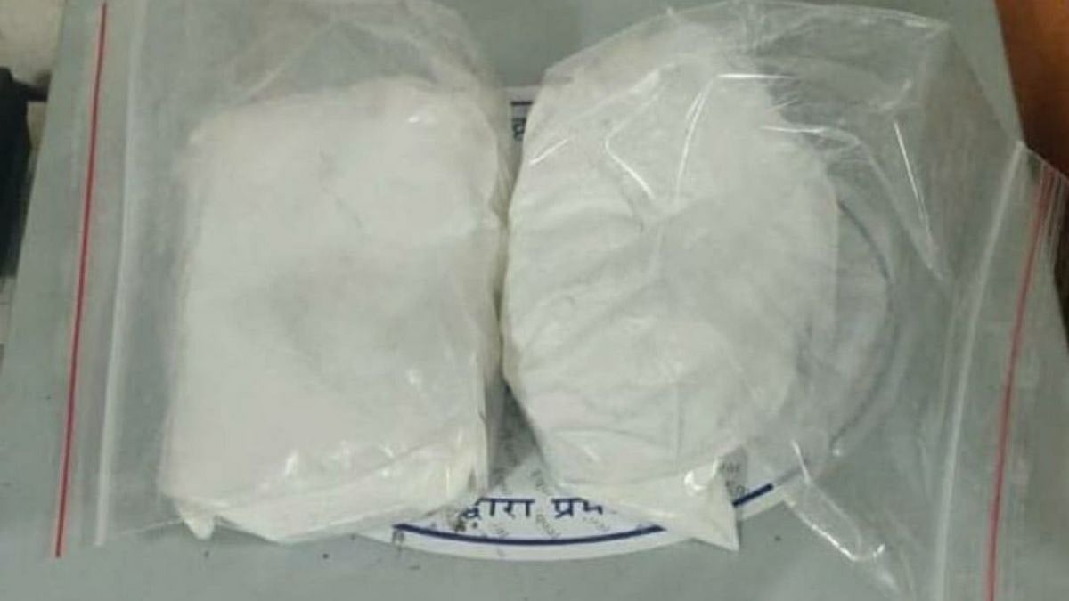 Cocaine Seized in Gujarat: गुजरातमध्ये समुद्र किनाऱ्यावर सापडलं ८०० ...