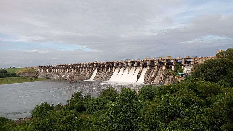 Ujani Dam Water Level : ‘उजनी’ उणे ३४ टक्क्यांवर, उसाऐवजी मक्याची पेरणी ...