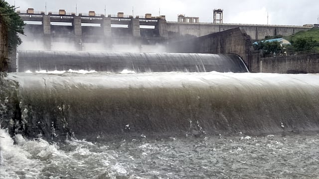 चास कमान धरणातून पाण्याचा विसर्ग वाढवला, धरणात शंभर टक्के पाणीसाठा