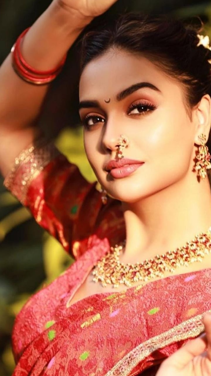 Divya Agrawal: अभिनेत्री दिव्या अग्रवालचे गणेशोत्सव स्पेशल फोटोशूट