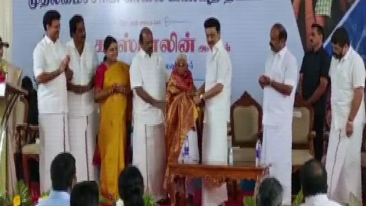 M Kamalathal : फक्त १ रुपयात इडली! तीस वर्षांच्या 'ती'च्या सेवेला ...