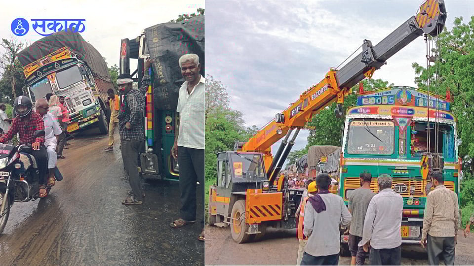 Latest Marathi News | Dhule : चिमठाण्याजवळ 4 तास वाहतूक ठप्प!