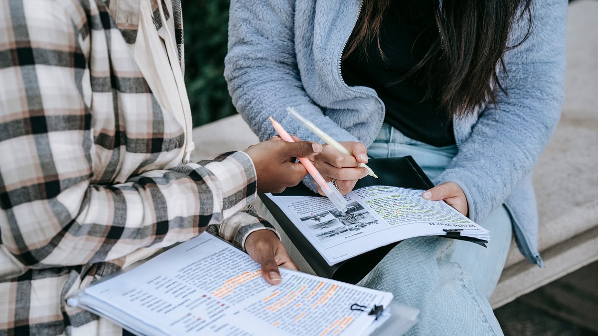 Astro Tips for Students : परीक्षा तोंडावर आल्यात अन् अभ्यास होईना? मग ...