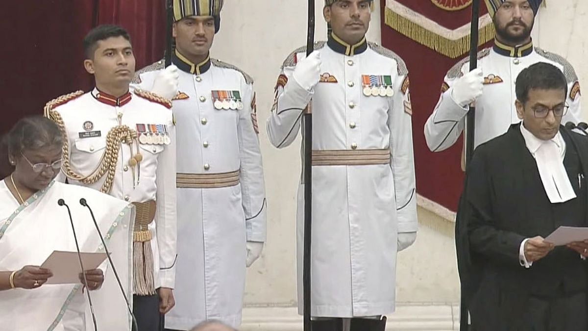न्यायव्यवस्थेच्या इतिहासात पहिल्यांदाच असं घडलं; वडिलांनंतर मुलगा बनला ...