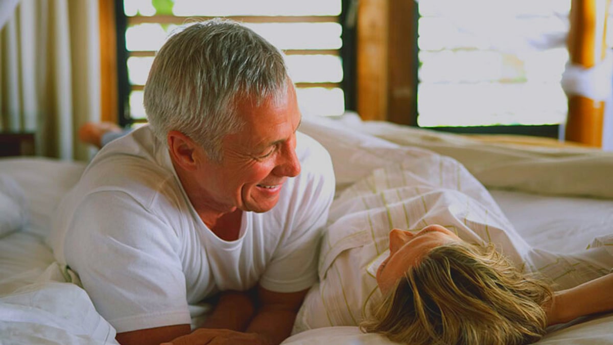 Physical Relation | एकत्र कुटुंबात राहतानाही लैंगिक जीवनाचे खासगीपण कसे जपाल