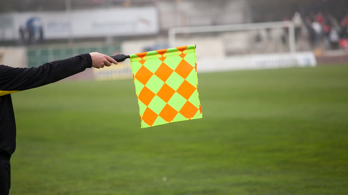 Offside Rule In Football : फुटबॉलमध्ये ऑफसाइड काय असते? सविस्तर जाणून ...