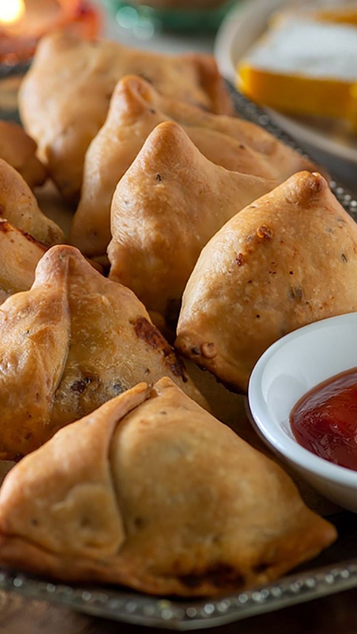 Samosa : बर्गरपेक्षा समोसा हेल्थसाठी उत्तम! समोसाप्रेमींनो, हे वाचाच