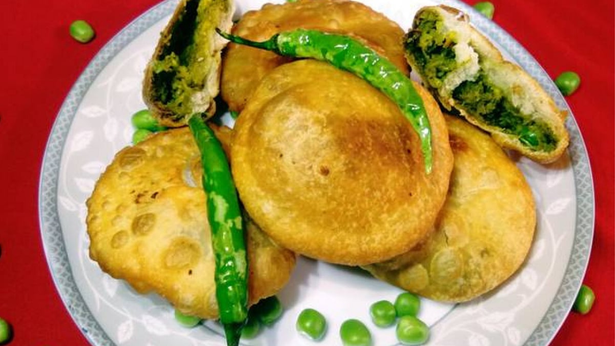 Matar Kachori Recipe: खायला खमंग खरपुस मटर कचोरी घराच्या घरी कशी तयार ...